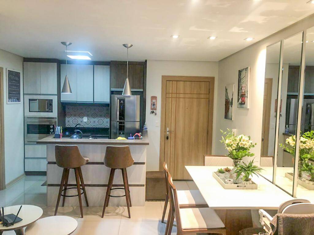 Apartamento semimobiliado no bairro Desvio Rizzo - AP2261