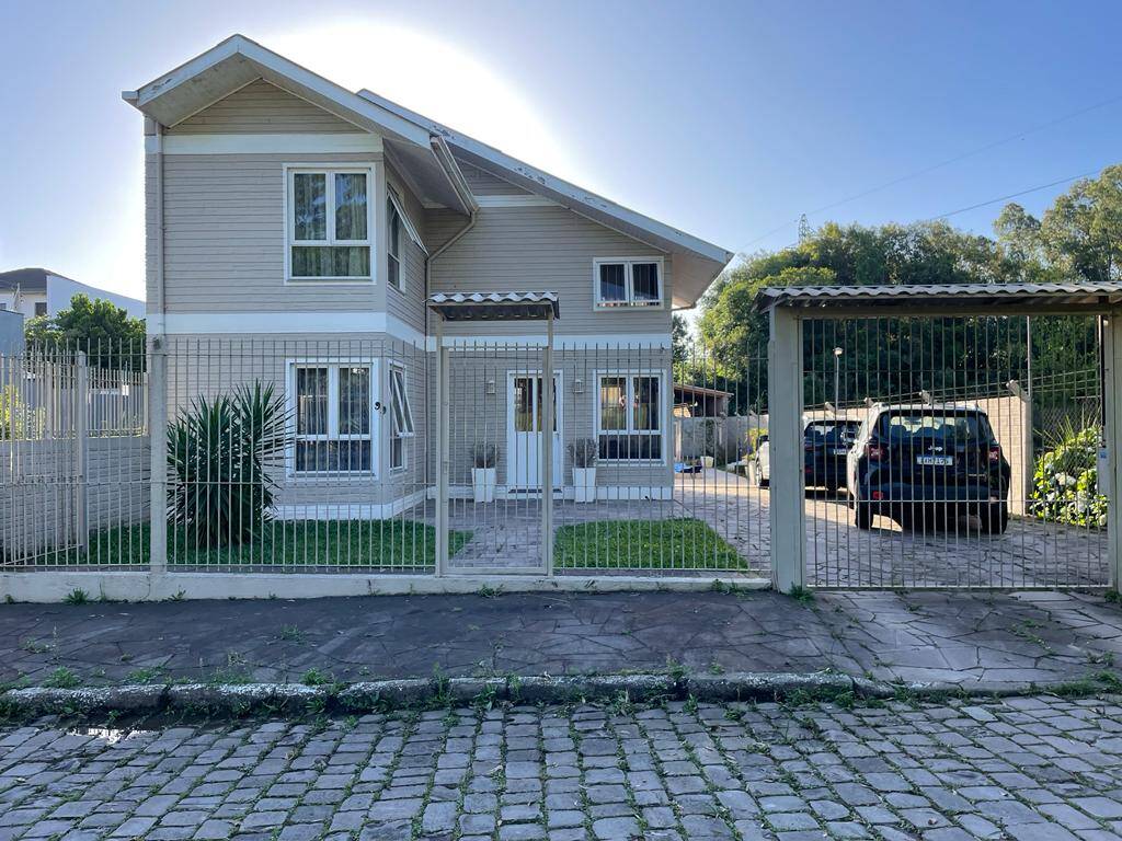 Casa com Piscina - Bairro Nossa Senhora da Saúde - CS3399